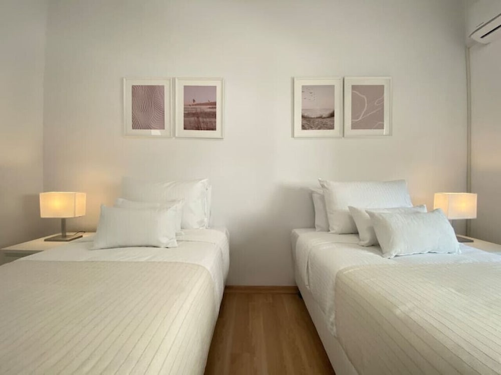 Phaedrus Living: Down Town Flat Stephania 302 - Cipro
