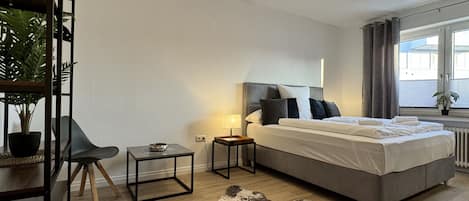 Apartamento em Condomínio Fechado | Secretária, secretária adequada para computadores portáteis