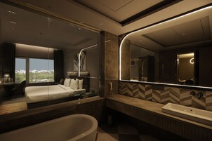 Suite Júnior | Casa de banho | Um secador de cabelo, toalhas fornecidas, sabão, champô 