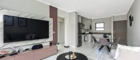 Apartamento | Sala de estar | Televisor