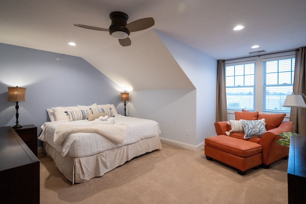 Gorgeous 3 bedroom, 3 bath Spring Lake Condo - Spring Lake | Vrbo