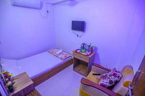 Quarto Individual Standard | Secretária, secretária adequada para computadores portáteis 