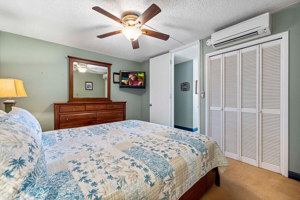 Kona Alii 302: Upscale 1br Ocean View Condo W/ Ac, Lanai & Resort Pool Access - 카일루아-코나