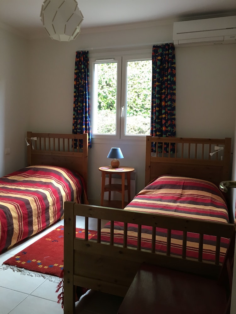 Cosy Villa With Swimming Pool In A Quiet Area Walking Distance To The Beach - Saint-Raphaël