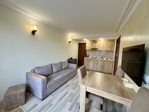 Apartamento luxo | Área de estar | TV LED 100 cm com canais a cabo