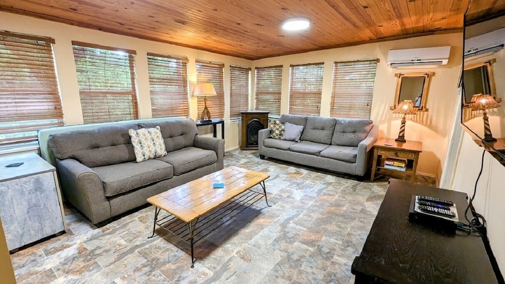 Cricket Hollow With Dock And Private Lake Access Sleeps 6 - Lake of the Arbuckles, OK