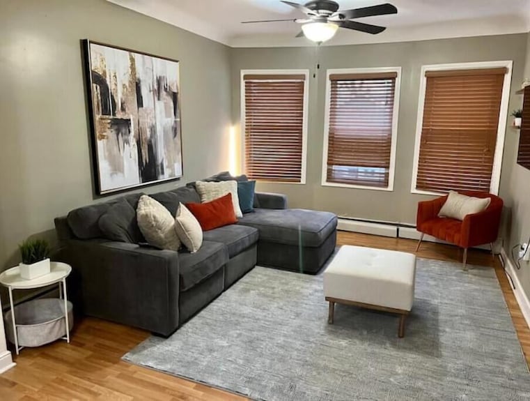 Cozy 3 Bedroom Family Sized Duplex/ 9 Mins From Midway Airport!\n\n - Scottsdale - Chicago