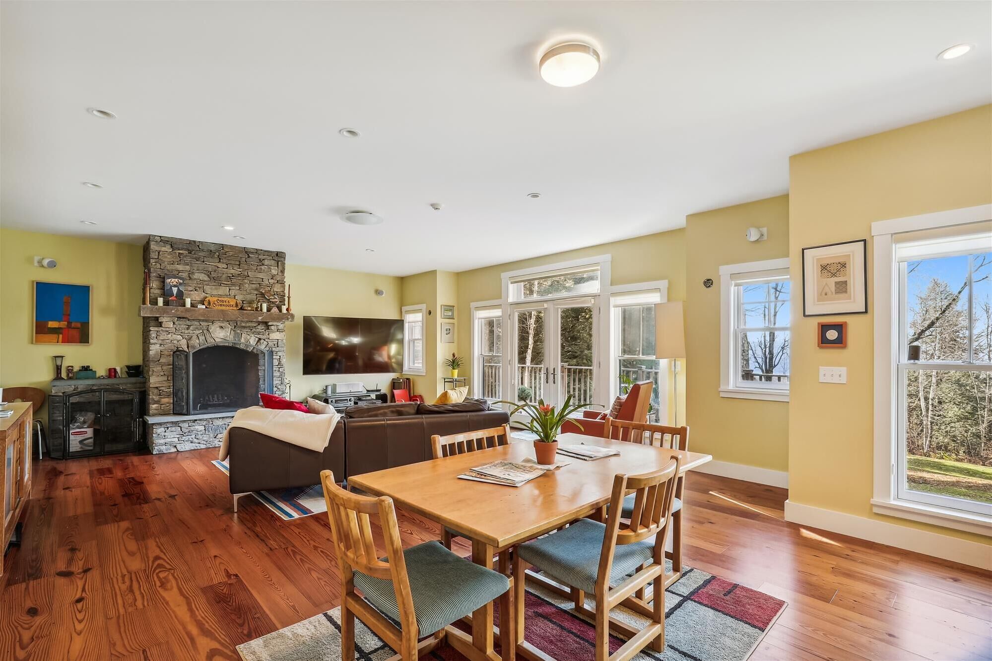 Cody's Clubhouse: 3 Br, Wood Fireplace, Firepit & Deck - Montpelier, VT