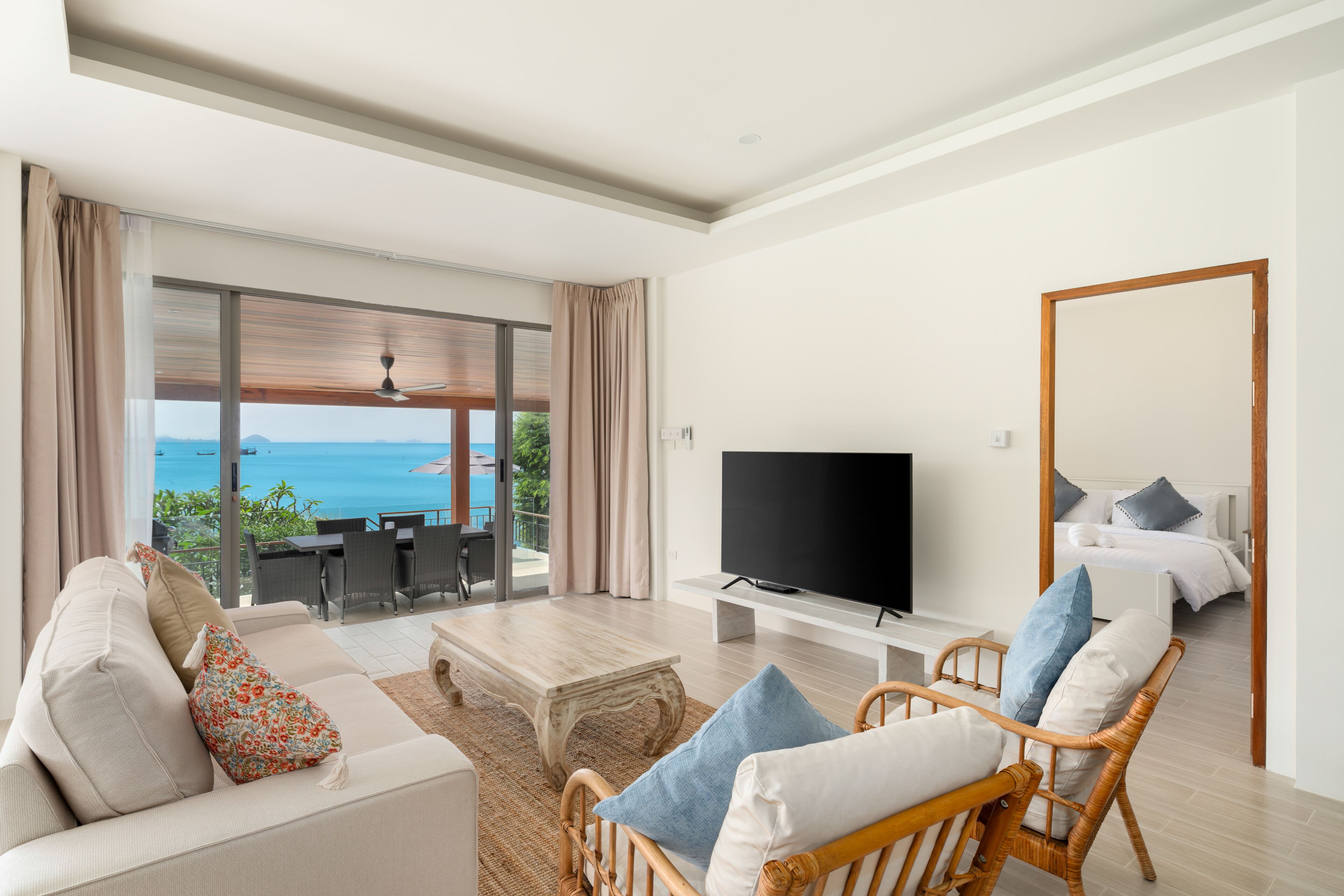 Beachfront Villa - 3 En-suite Air Conditioned Bedrooms - Housekeeper Included. - Ko Samui
