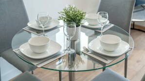 Apartamento, 2 quartos | Restaurantes