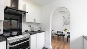 Apartamento, 3 quartos | Área de estar