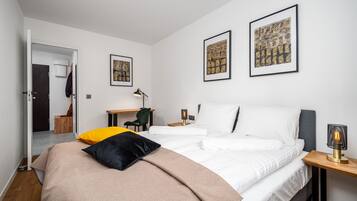 Apartamento (16) | Secretária adequada para computadores portáteis, ferro/tábua de engomar