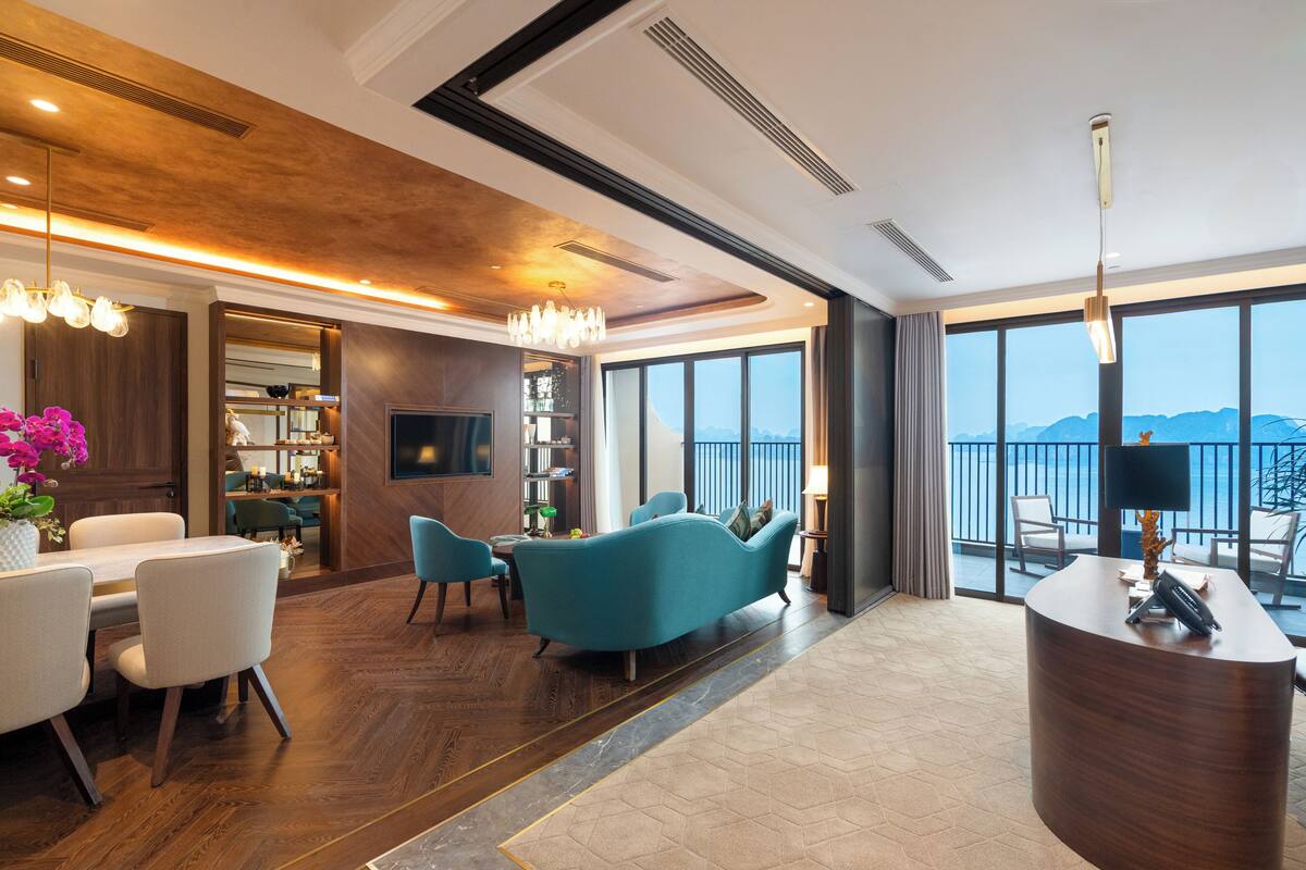 Suite Presidencial | Sala de estar | Televisor LED de 50 polegadas com canais por cabo, lareira 