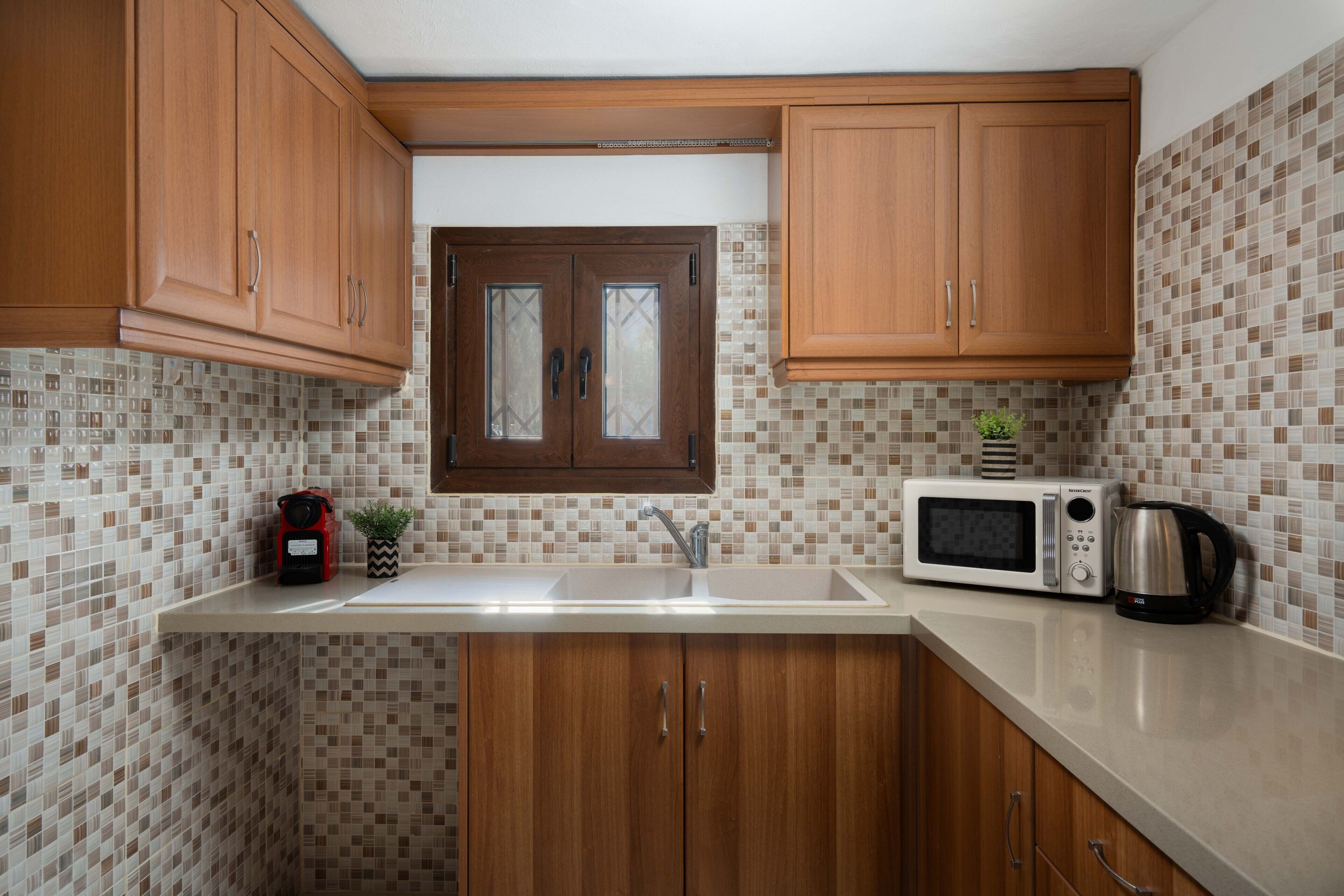 Casa Comfort | Cozinha privada | Um frigorífico, um micro-ondas, uma chaleira elétrica, uma torradeira 