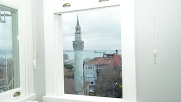 Quarto casal exclusivo | Cofres nos quartos, escrivaninha, cortinas blackout