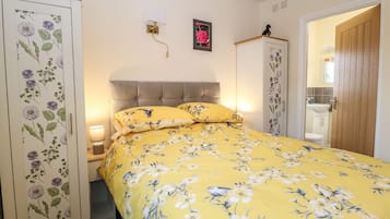 1 quarto, com decoração personalizada, com mobília individualizada
