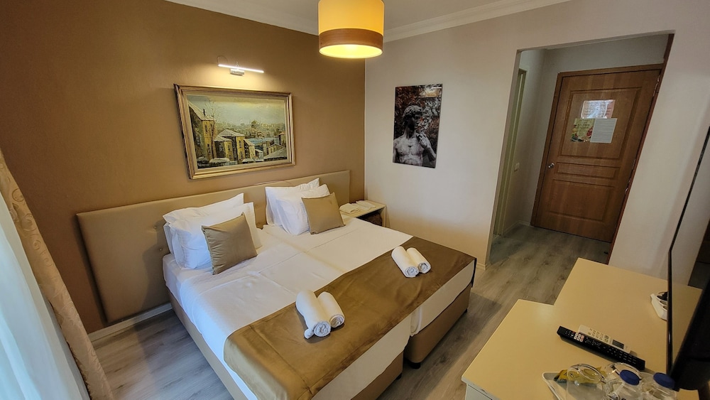 Güneş Otel - Akçay