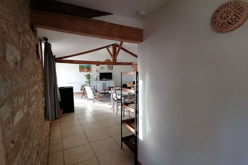 Un Gîte En Pierre Situé Dans Le Parc D'un Mas Dans La Campagne Charentaise - Charente