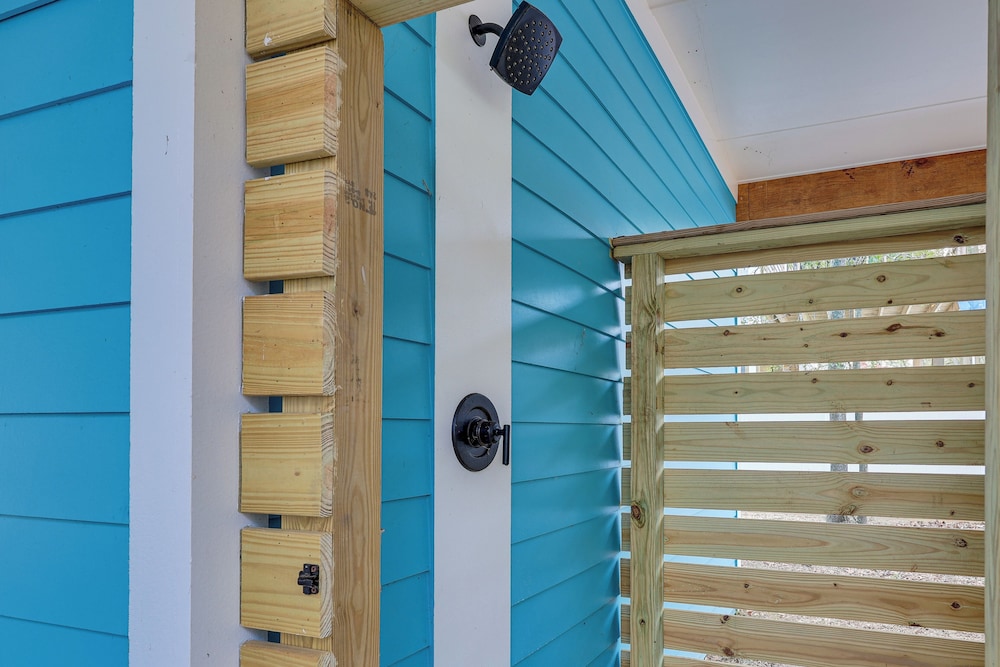 Oak Island Fall Getaway: Coastal Home & Deck - Southport, NC