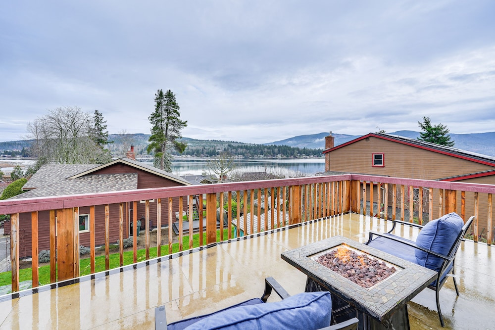 Stylish Bellingham Home W/ Lake + Mountain Views! - Bellingham, WA
