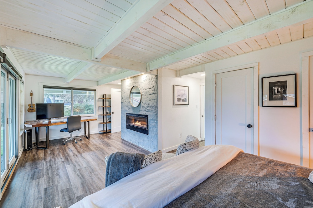 Stylish Bellingham Home W/ Lake + Mountain Views! - Bellingham, WA