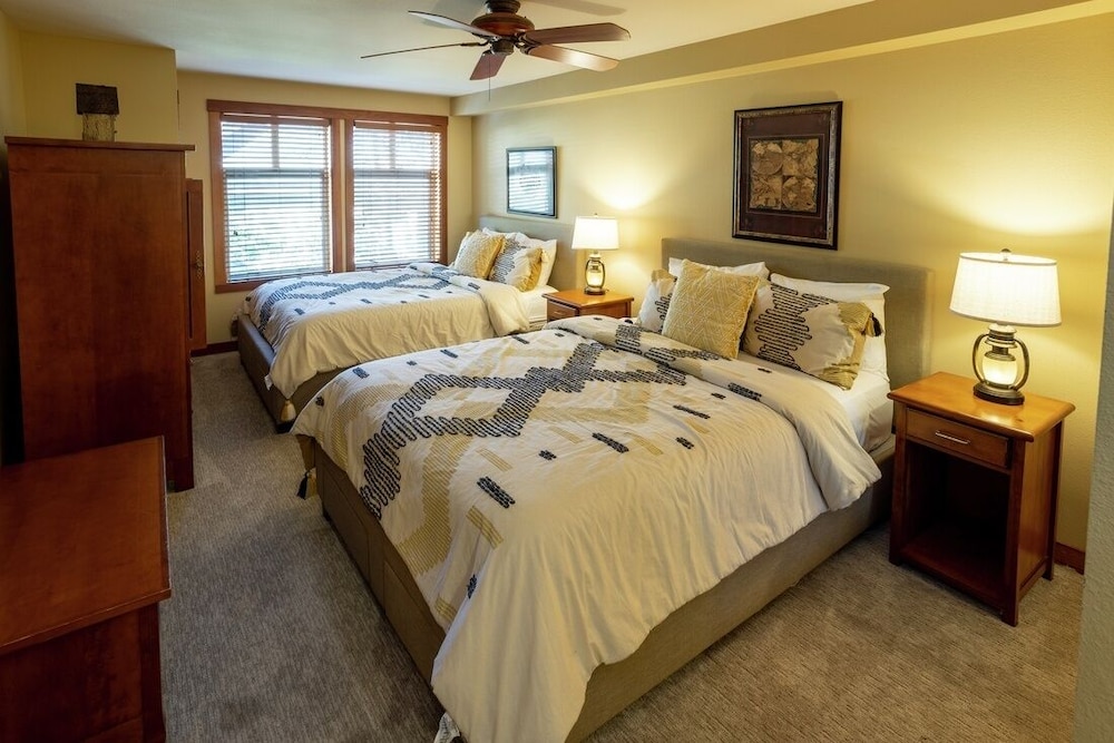 1205b - Double Queen Standard Eagle Springs West 1 Bedroom Hotel Room By Redawning - Utah