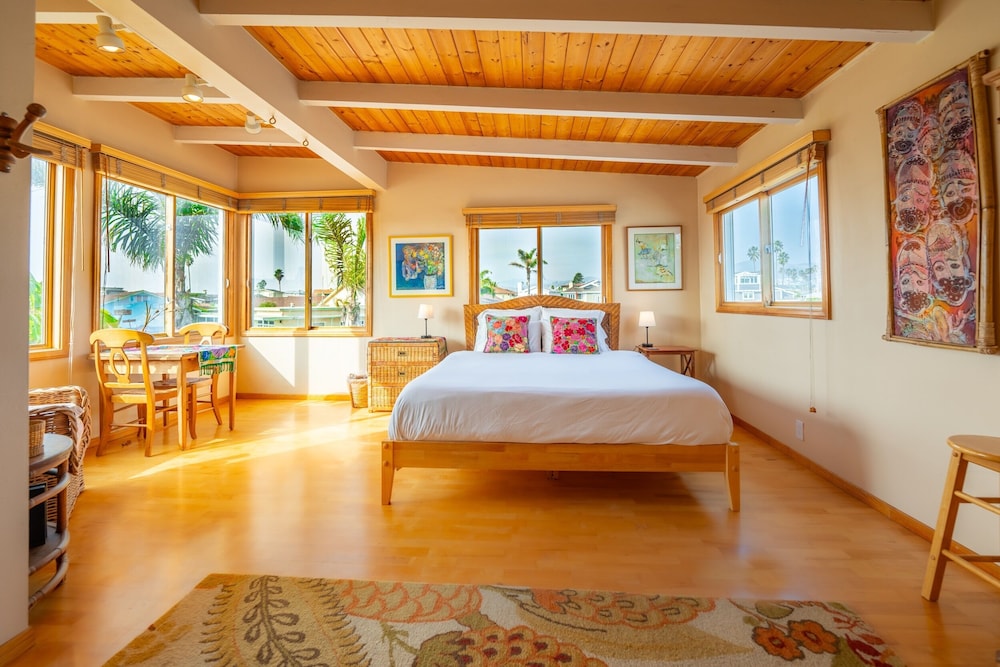 One Block To Sand 20% Off July 28-31 Hot Tub, View - Ventura Beach, CA