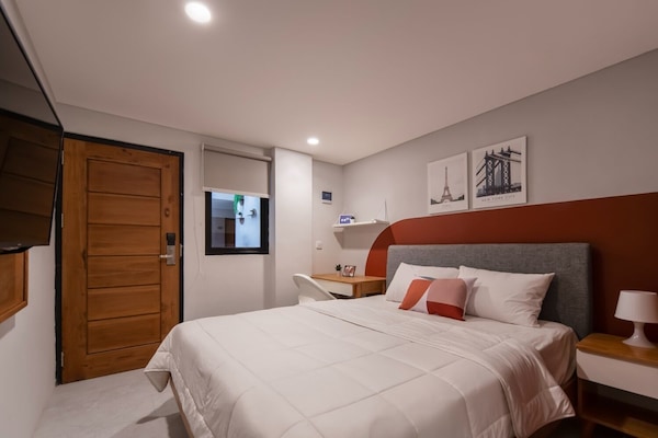 Quarto Duplo Deluxe | Secretária, Wi-fi grátis, roupa de cama fornecida