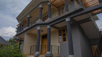 Fachada da propriedade