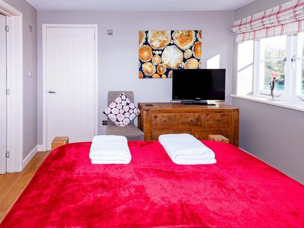Pass The Keys | Garden Suite 2 Amidst Lush Greenery, Easton, Wells - Glastonbury