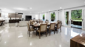 Villa de Luxo, 5 quartos, vista para o jardim | Wi-fi grátis, roupa de cama fornecida 
