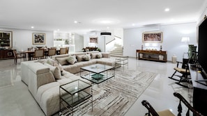 Villa de Luxo, 5 quartos, vista para o jardim | Wi-fi grátis, roupa de cama fornecida 