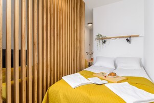 1 quarto, roupas de cama antialérgicas, ferros/tábuas de passar roupa