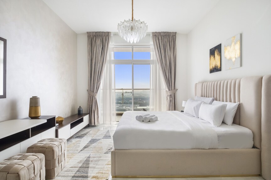 Premium Studio Near Butterfly Garden W/ Pool & Gym - Dubai