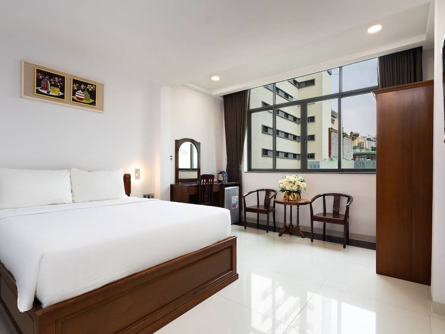 Quarto premier, 1 cama Queen, vista para a cidade | Vista do quarto