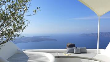 Heaven's Edge Villa with indoor pool | Terraço/pátio interior