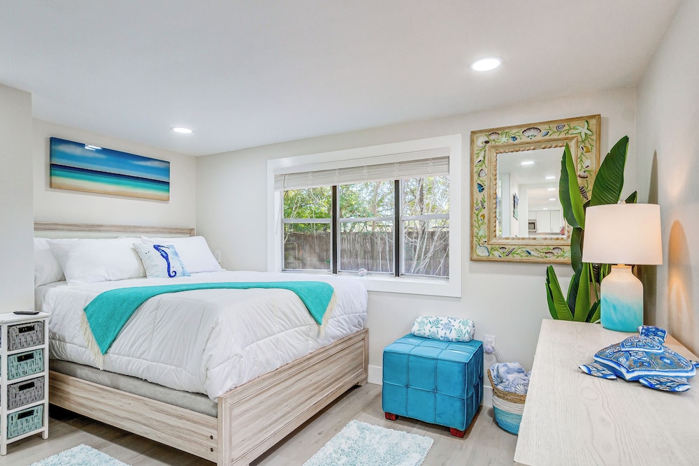 Gulf Breeze Home W/ Deck: Walk To Public Boat Ramp - Navarre, FL