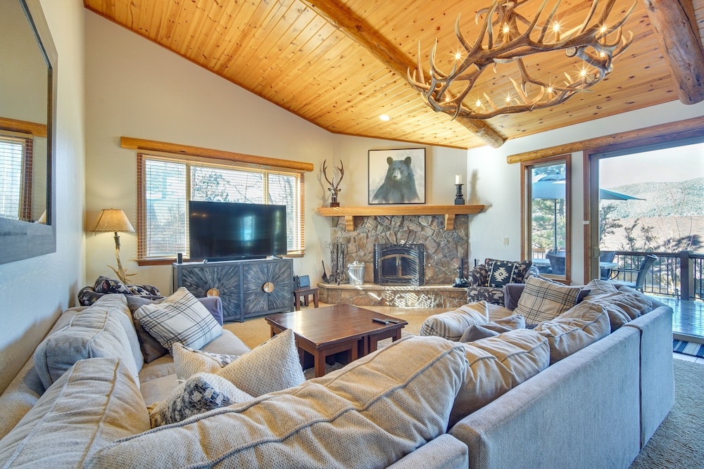 Big Bear Lake Cabin W/ Hot Tub & Gas Fire Pit! - Big Bear, CA