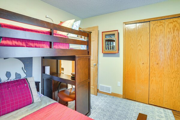 Charming Savage Home W/ Yard: 18 Mi To Minneapolis - Eden Prairie, MN