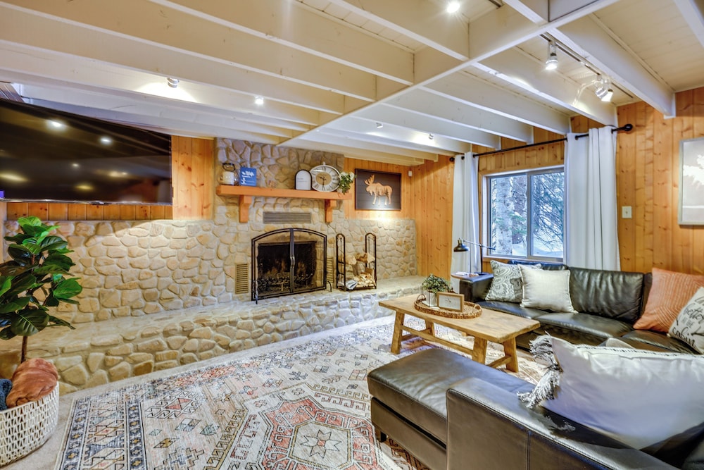 Solitude Mountain Cabin: Creek-side View & Hot Tub - Snowbird, UT