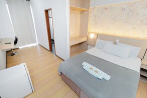 Quarto casal luxo | Frigobar, Wi-Fi de cortesia, roupa de cama