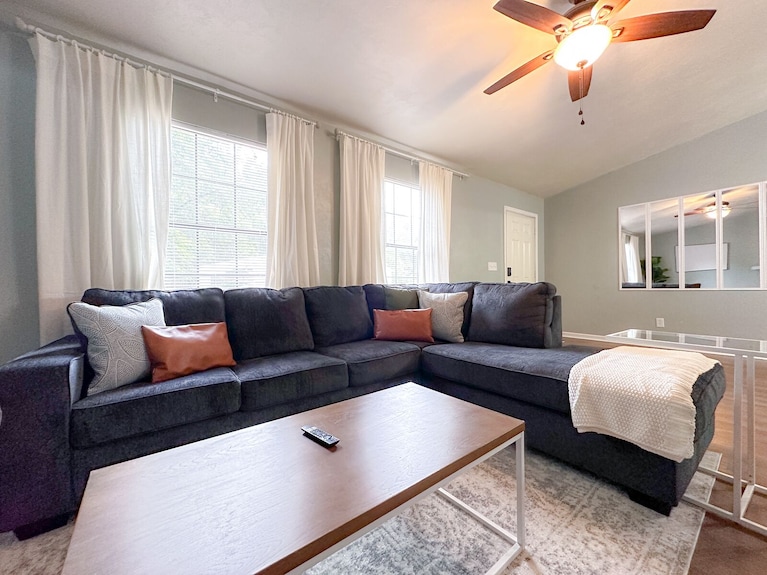 Your Perfect Home Away From Home - Tallahassee, FL