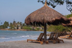 Uma praia privada, praia de areia branca, autocarro para a praia 