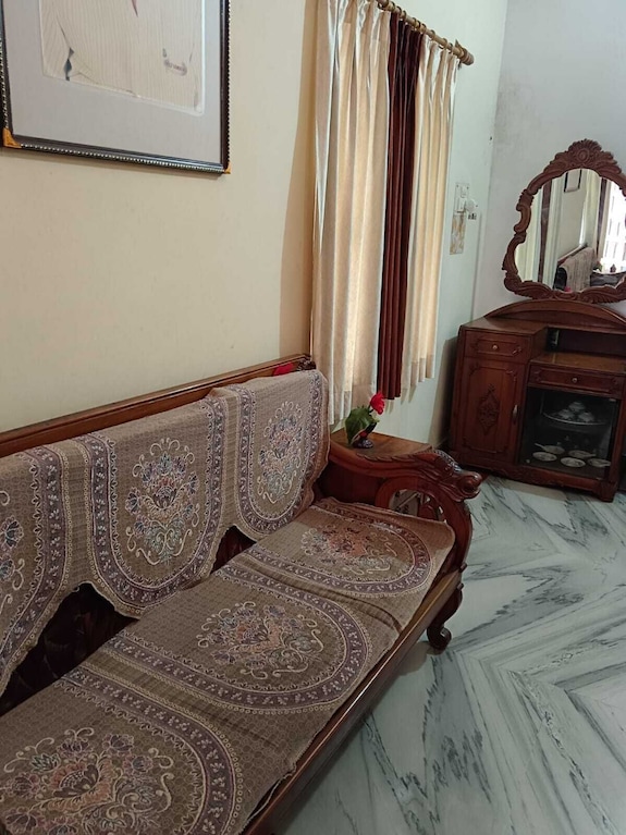 Kusum Palace\n - Varanasi