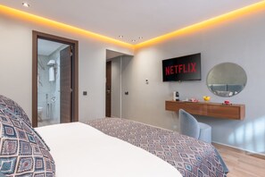 Roupa de alta qualidade, minibar, cofre no quarto 