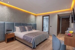 Quarto casal design | Roupas de cama premium, frigobar, cofres nos quartos