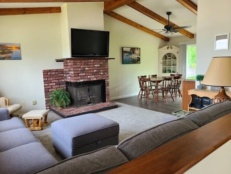 Three Bedroom Lakehouse, Free Parking\n - Lake Odessa, MI