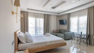 Suíte estúdio premium, 1 cama Queen e sofá-cama, vista para o mar | 2 quartos, roupas de cama de algodão egípcio, roupas de cama premium