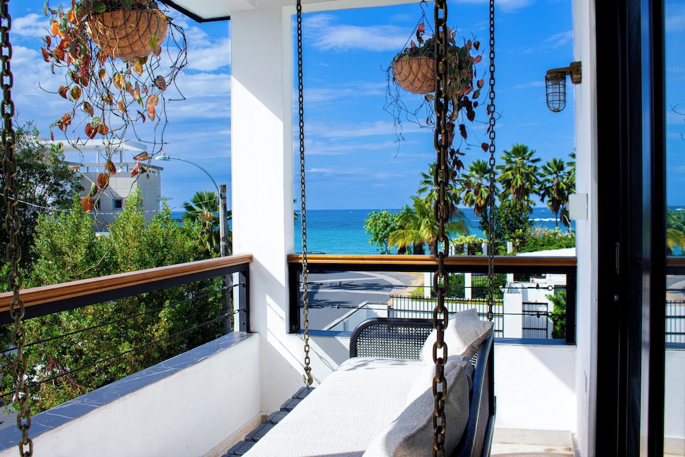Villa Azure Boutique Suites - San Juan