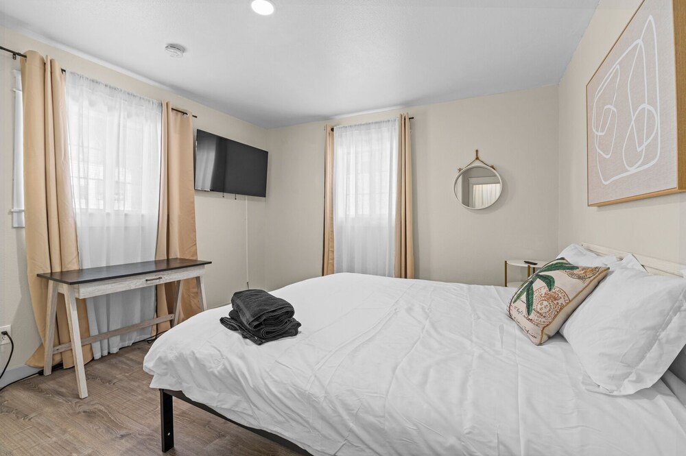 Ranch Style, Minimalist, Modern Home, Strict No Parties - San Marcos | Vrbo